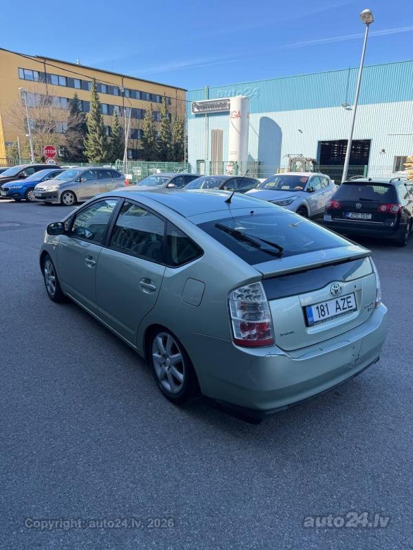 Zaļš Toyota Prius 2006 Tallina, ar dzinēja tilpumu 1.50 L un nobraukumu 332 tūkst. km par 1699 €, foto 4 vietnē AUTOMOTO.COM.LV