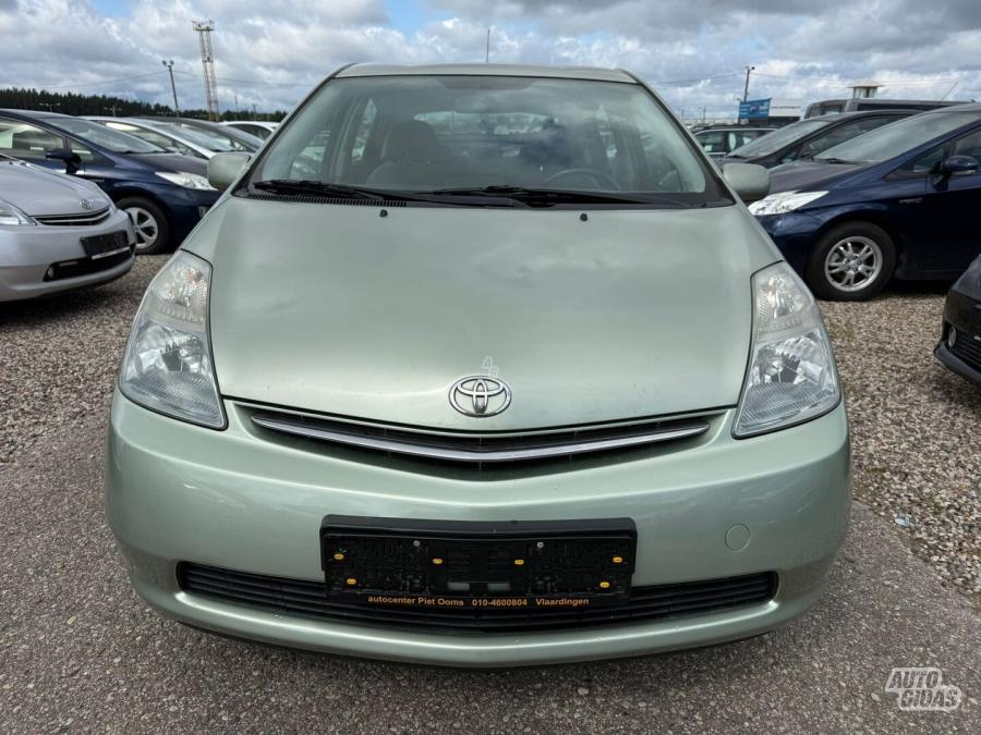 Green Toyota Prius 2006 in Vilnius, with an engine capacity of 1.50 L and mileage of 202 thousand km for 4700 €, photo 1 on AUTOMOTO.COM.LV