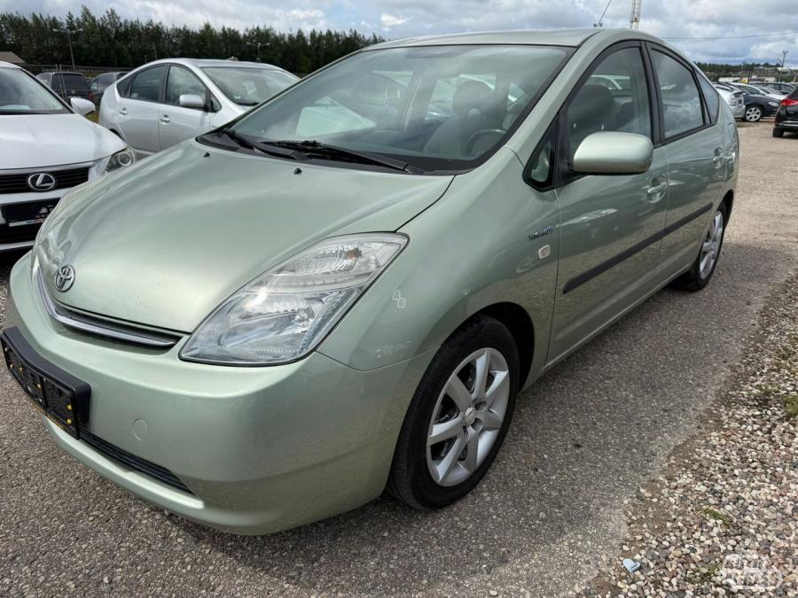 Green Toyota Prius 2006 in Vilnius, with an engine capacity of 1.50 L and mileage of 202 thousand km for 4700 €, photo 3 on AUTOMOTO.COM.LV