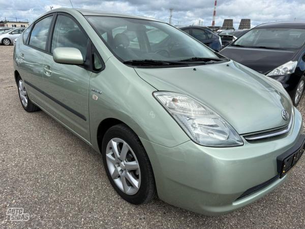 Green Toyota Prius 2006 in Vilnius, with an engine capacity of 1.50 L and mileage of 202 thousand km for 4700 €, photo 3 on AUTOMOTO.COM.LV