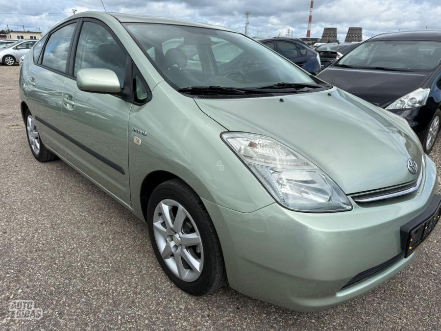 Green Toyota Prius 2006 in Vilnius, with an engine capacity of 1.50 L and mileage of 202 thousand km for 4700 €, photo 4 on AUTOMOTO.COM.LV