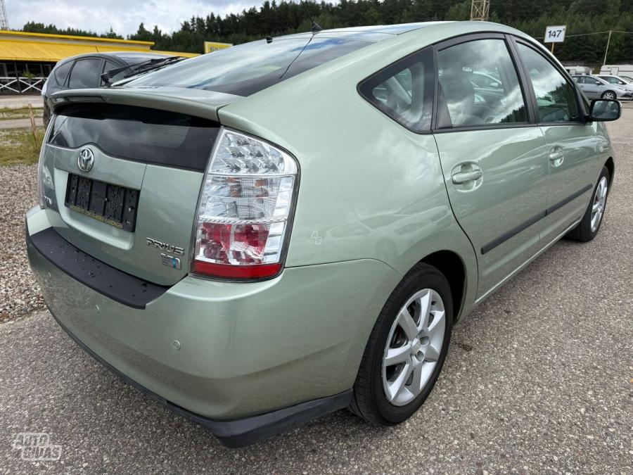 Green Toyota Prius 2006 in Vilnius, with an engine capacity of 1.50 L and mileage of 202 thousand km for 4700 €, photo 5 on AUTOMOTO.COM.LV