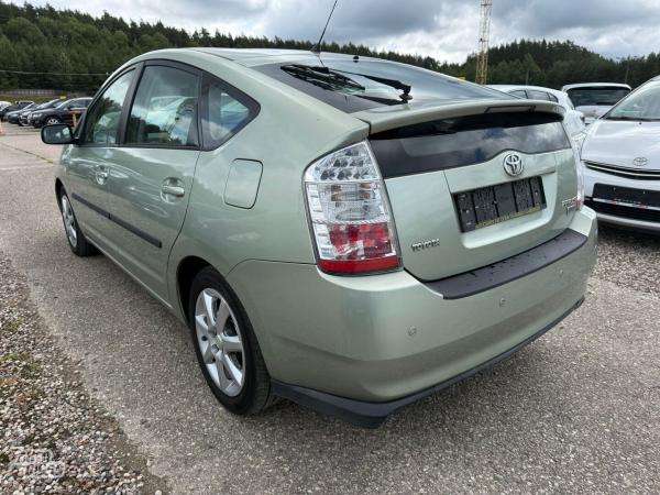 Green Toyota Prius 2006 in Vilnius, with an engine capacity of 1.50 L and mileage of 202 thousand km for 4700 €, photo 5 on AUTOMOTO.COM.LV