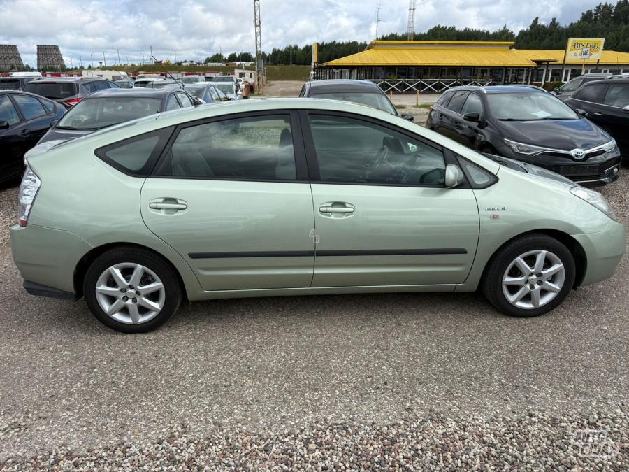 Green Toyota Prius 2006 in Vilnius, with an engine capacity of 1.50 L and mileage of 202 thousand km for 4700 €, photo 7 on AUTOMOTO.COM.LV