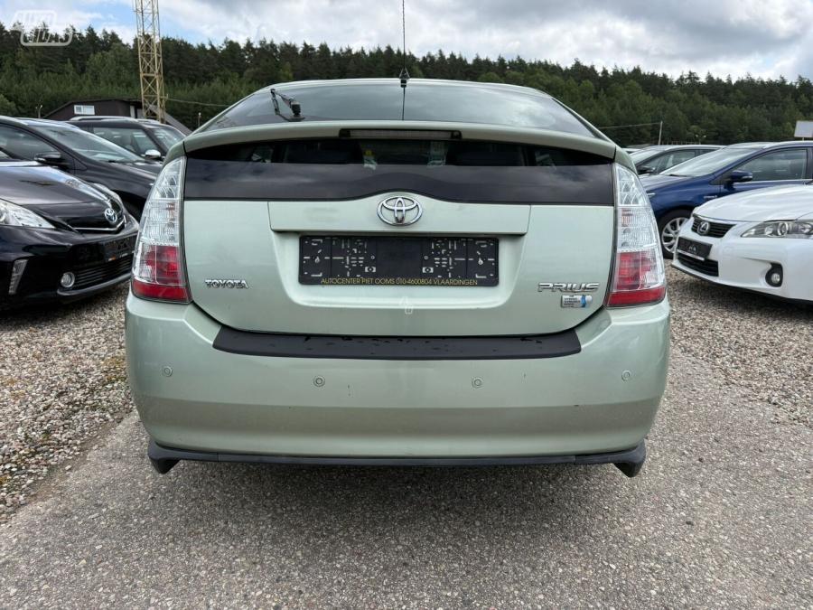 Green Toyota Prius 2006 in Vilnius, with an engine capacity of 1.50 L and mileage of 202 thousand km for 4700 €, photo 8 on AUTOMOTO.COM.LV