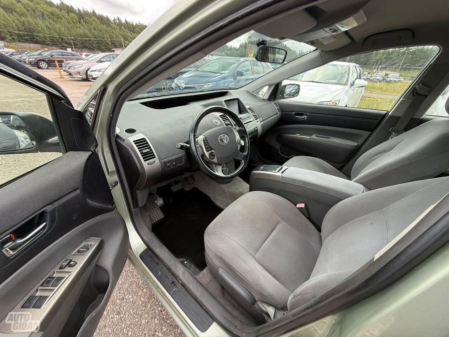 Green Toyota Prius 2006 in Vilnius, with an engine capacity of 1.50 L and mileage of 202 thousand km for 4700 €, photo 11 on AUTOMOTO.COM.LV
