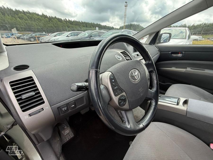 Green Toyota Prius 2006 in Vilnius, with an engine capacity of 1.50 L and mileage of 202 thousand km for 4700 €, photo 12 on AUTOMOTO.COM.LV
