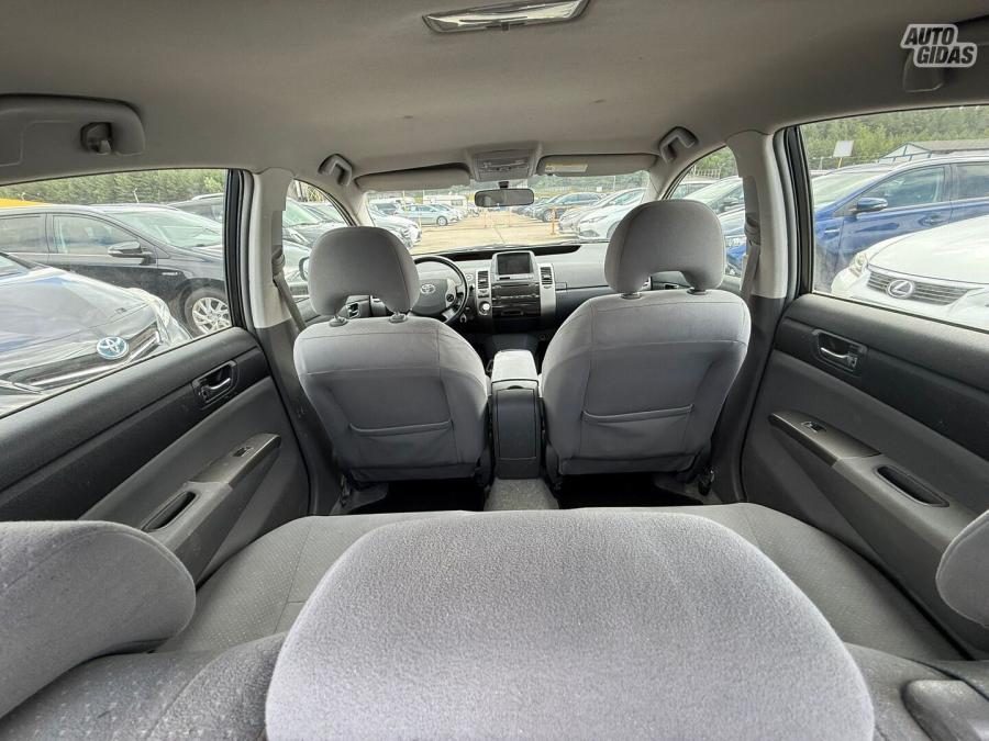 Green Toyota Prius 2006 in Vilnius, with an engine capacity of 1.50 L and mileage of 202 thousand km for 4700 €, photo 13 on AUTOMOTO.COM.LV
