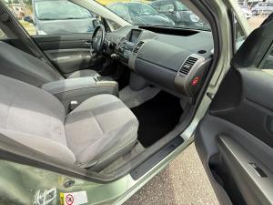 Green Toyota Prius 2006 in Vilnius, with an engine capacity of 1.50 L and mileage of 202 thousand km for 4700 €, photo 14 on AUTOMOTO.COM.LV