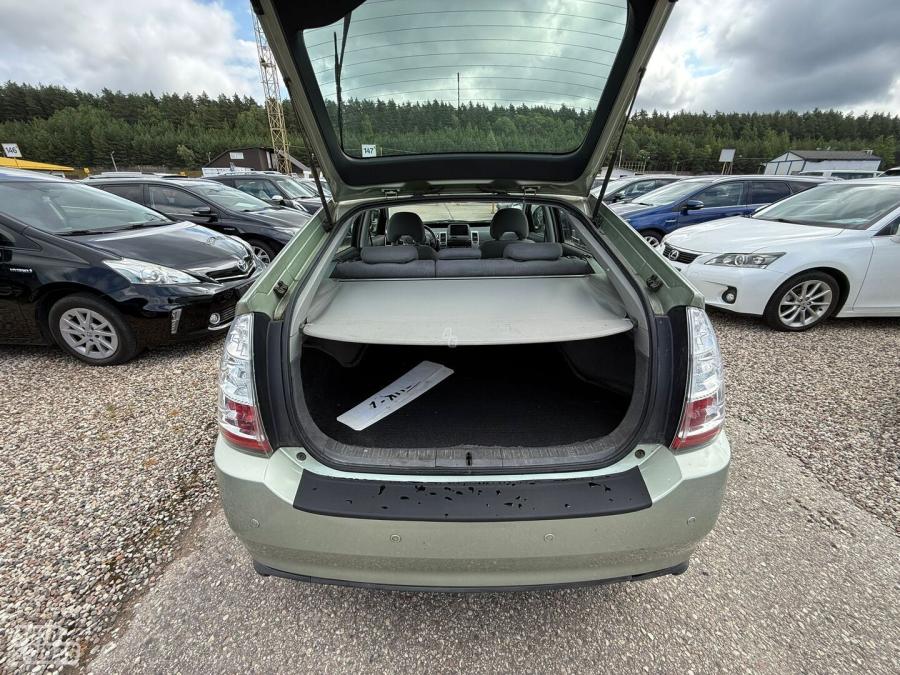 Green Toyota Prius 2006 in Vilnius, with an engine capacity of 1.50 L and mileage of 202 thousand km for 4700 €, photo 15 on AUTOMOTO.COM.LV