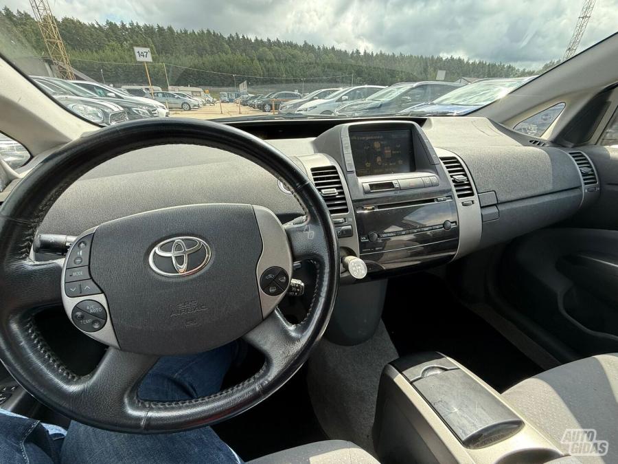 Green Toyota Prius 2006 in Vilnius, with an engine capacity of 1.50 L and mileage of 202 thousand km for 4700 €, photo 19 on AUTOMOTO.COM.LV