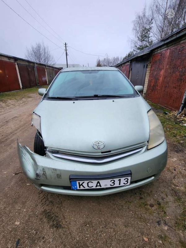 Zaļš Toyota Prius 2007 Viļņa, ar dzinēja tilpumu 1.50 L un nobraukumu 502 tūkst. km par 950 €, foto 1 vietnē AUTOMOTO.COM.LV