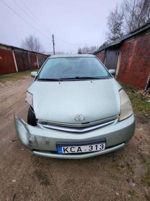 Green Toyota Prius 2007 in Vilnius, with an engine capacity of 1.50 L and mileage of 502 thousand km for 950 €, photo  on AUTOMOTO.COM.LV