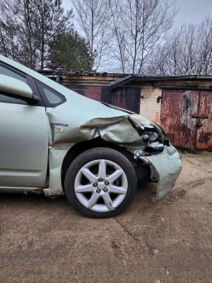 Zaļš Toyota Prius 2007 Viļņa, ar dzinēja tilpumu 1.50 L un nobraukumu 502 tūkst. km par 950 €, foto 3 vietnē AUTOMOTO.COM.LV
