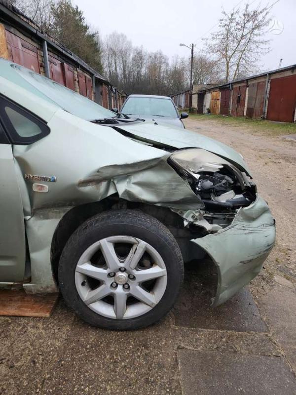 Zaļš Toyota Prius 2007 Viļņa, ar dzinēja tilpumu 1.50 L un nobraukumu 502 tūkst. km par 950 €, foto 9 vietnē AUTOMOTO.COM.LV