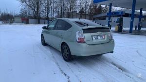 Green Toyota Prius 2007 in Marijampole, with an engine capacity of 1.50 L and mileage of 280 thousand km for 3100 €, photo 8 on AUTOMOTO.COM.LV