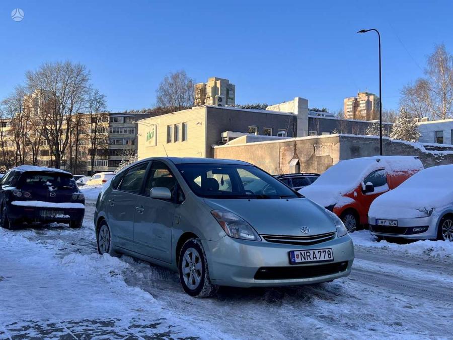 Zaļš Toyota Prius 2007 Viļņa, ar dzinēja tilpumu 1.50 L un nobraukumu 161 tūkst. km par 2700 €, foto 1 vietnē AUTOMOTO.COM.LV