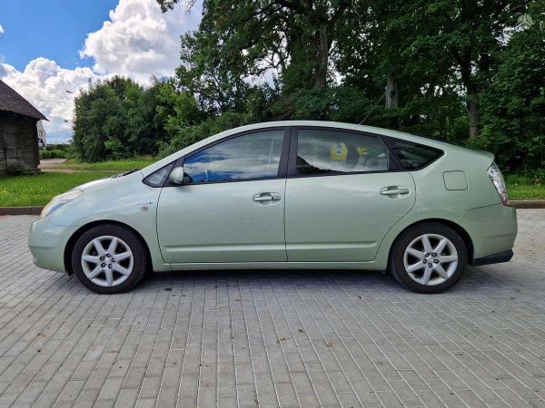 Zaļš Toyota Prius 2007 Rokiškis, ar dzinēja tilpumu 1.50 L un nobraukumu 261 tūkst. km par 4000 €, foto 4 vietnē AUTOMOTO.COM.LV