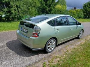 Green Toyota Prius 2007 in Utena, with an engine capacity of 1.50 L and mileage of 198 thousand km for 4200 €, photo 4 on AUTOMOTO.COM.LV