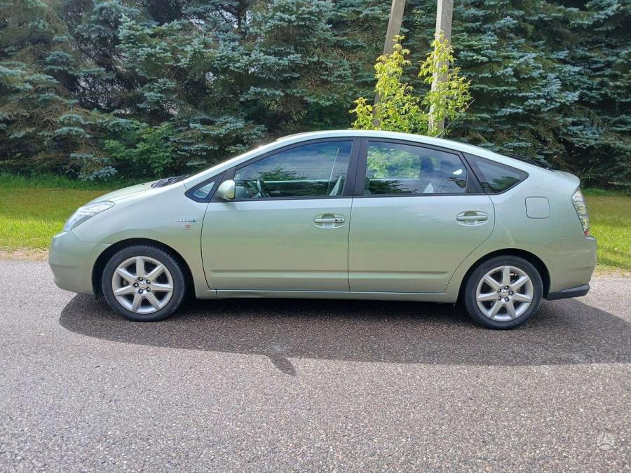 Green Toyota Prius 2007 in Utena, with an engine capacity of 1.50 L and mileage of 198 thousand km for 4200 €, photo 6 on AUTOMOTO.COM.LV