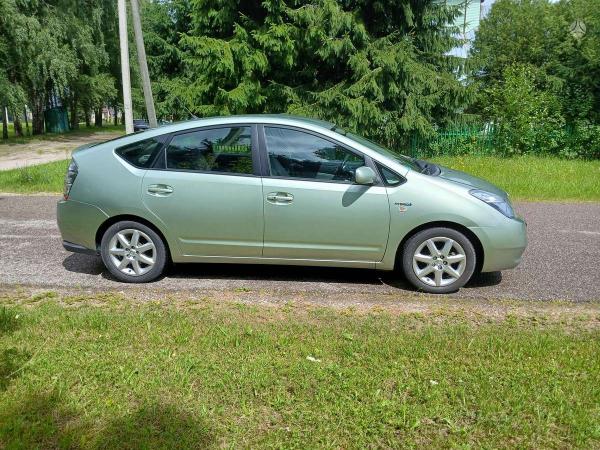 Zaļš Toyota Prius 2007 Utena, ar dzinēja tilpumu 1.50 L un nobraukumu 198 tūkst. km par 4200 €, foto 9 vietnē AUTOMOTO.COM.LV