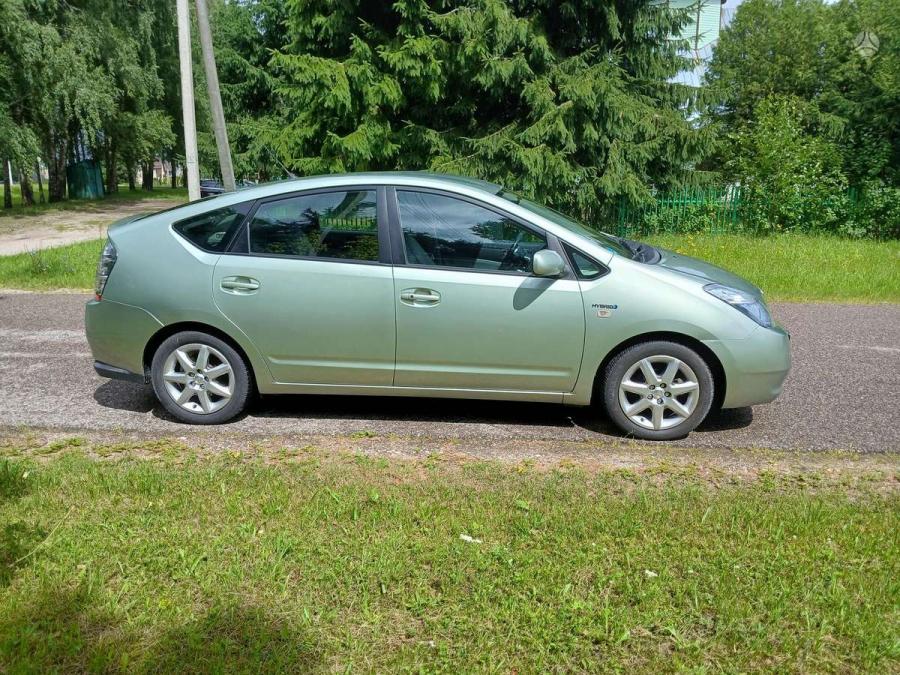 Green Toyota Prius 2007 in Utena, with an engine capacity of 1.50 L and mileage of 198 thousand km for 4200 €, photo 10 on AUTOMOTO.COM.LV