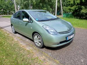 Green Toyota Prius 2007 in Utena, with an engine capacity of 1.50 L and mileage of 198 thousand km for 4200 €, photo 12 on AUTOMOTO.COM.LV