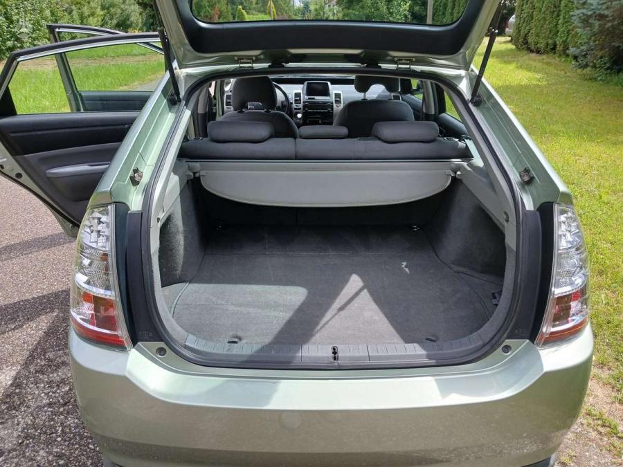 Green Toyota Prius 2007 in Utena, with an engine capacity of 1.50 L and mileage of 198 thousand km for 4200 €, photo 13 on AUTOMOTO.COM.LV