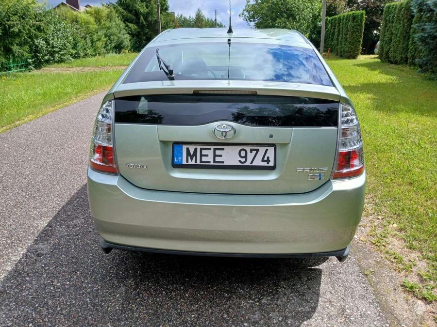 Green Toyota Prius 2007 in Utena, with an engine capacity of 1.50 L and mileage of 198 thousand km for 4200 €, photo 14 on AUTOMOTO.COM.LV