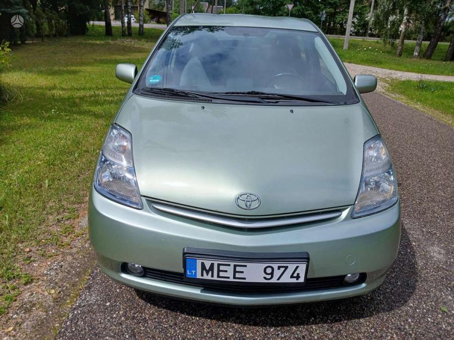 Green Toyota Prius 2007 in Utena, with an engine capacity of 1.50 L and mileage of 198 thousand km for 4200 €, photo 16 on AUTOMOTO.COM.LV