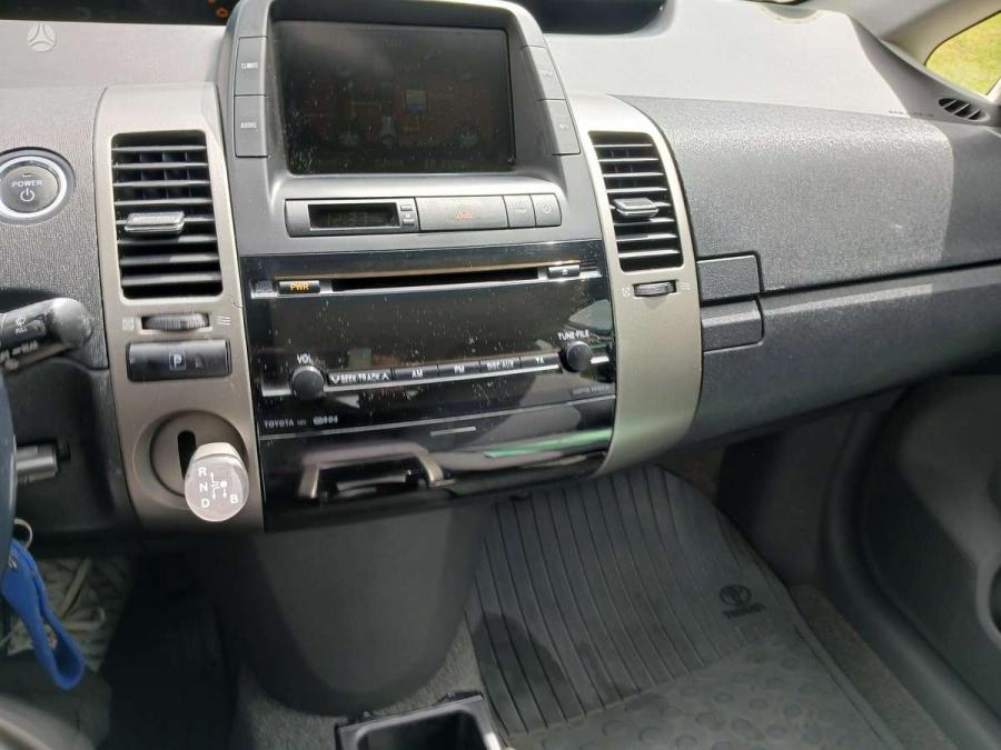 Green Toyota Prius 2007 in Utena, with an engine capacity of 1.50 L and mileage of 198 thousand km for 4200 €, photo 17 on AUTOMOTO.COM.LV