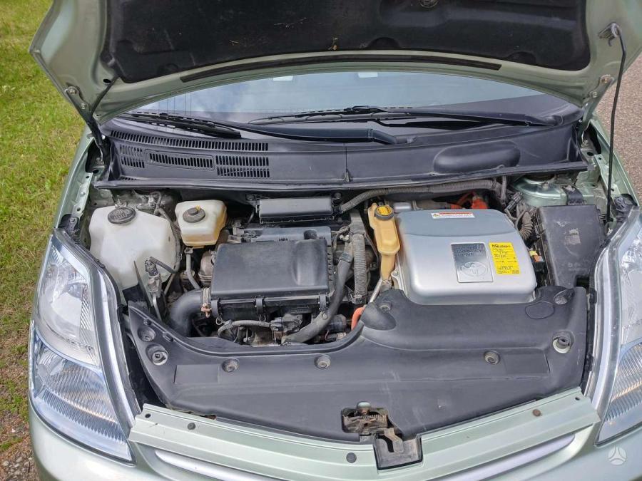 Green Toyota Prius 2007 in Utena, with an engine capacity of 1.50 L and mileage of 198 thousand km for 4200 €, photo 18 on AUTOMOTO.COM.LV
