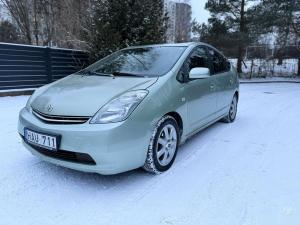 Zaļš Toyota Prius 2008 Viļņa, ar dzinēja tilpumu 1.50 L un nobraukumu 411 tūkst. km par 2750 €, foto  vietnē AUTOMOTO.COM.LV