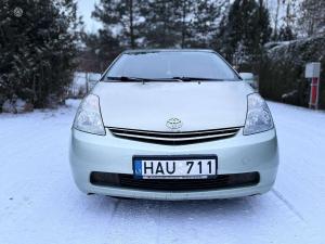 Green Toyota Prius 2008 in Vilnius, with an engine capacity of 1.50 L and mileage of 411 thousand km for 2750 €, photo 2 on AUTOMOTO.COM.LV