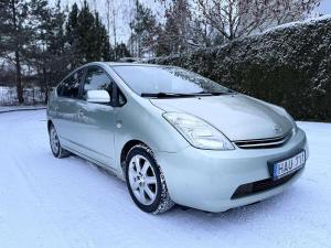 Green Toyota Prius 2008 in Vilnius, with an engine capacity of 1.50 L and mileage of 411 thousand km for 2750 €, photo 3 on AUTOMOTO.COM.LV