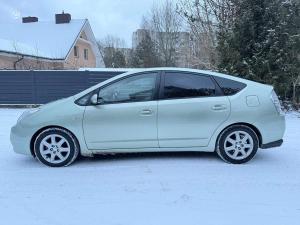 Green Toyota Prius 2008 in Vilnius, with an engine capacity of 1.50 L and mileage of 411 thousand km for 2750 €, photo 8 on AUTOMOTO.COM.LV