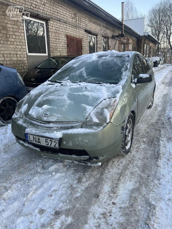 Green Toyota Prius 2008 in Vilnius, with an engine capacity of 1.50 L and mileage of 464 thousand km for 1200 €, photo 1 on AUTOMOTO.COM.LV