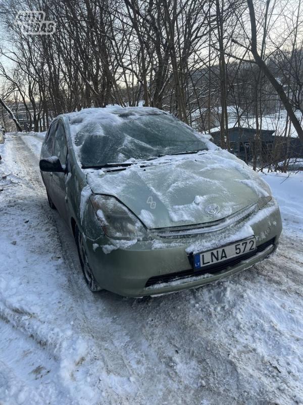 Green Toyota Prius 2008 in Vilnius, with an engine capacity of 1.50 L and mileage of 464 thousand km for 1200 €, photo 2 on AUTOMOTO.COM.LV