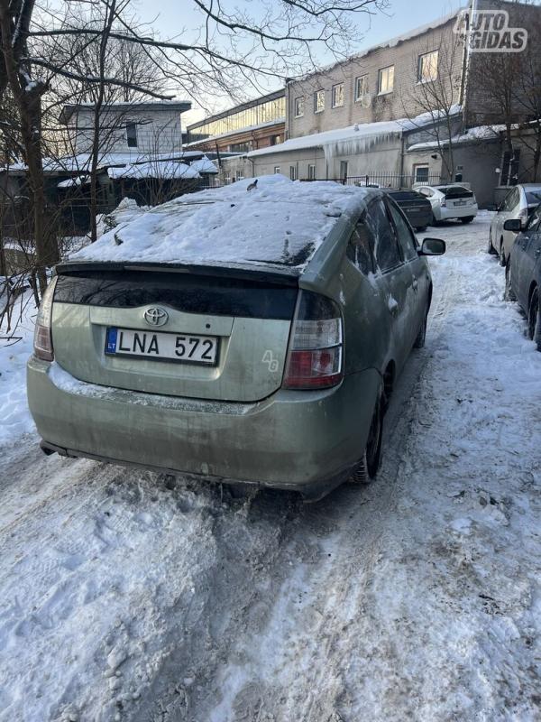 Green Toyota Prius 2008 in Vilnius, with an engine capacity of 1.50 L and mileage of 464 thousand km for 1200 €, photo 3 on AUTOMOTO.COM.LV