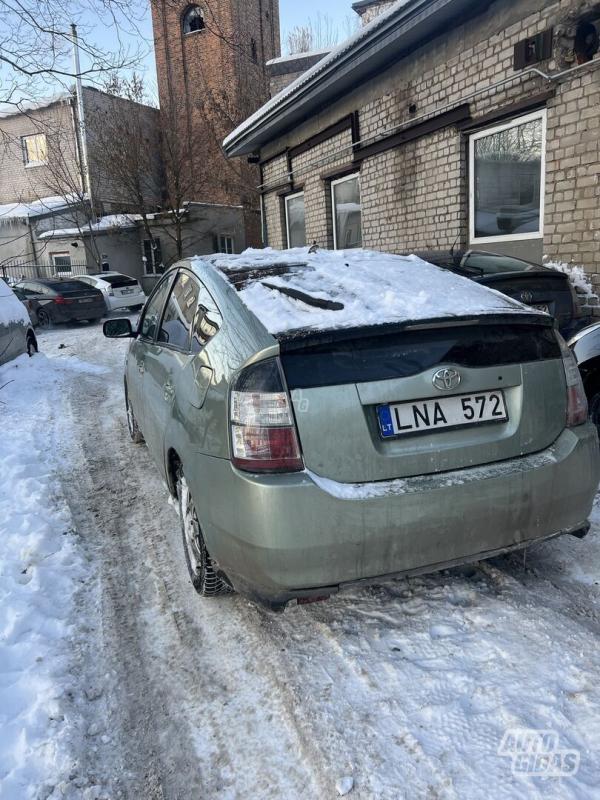Green Toyota Prius 2008 in Vilnius, with an engine capacity of 1.50 L and mileage of 464 thousand km for 1200 €, photo 4 on AUTOMOTO.COM.LV