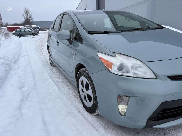 Zaļš Toyota Prius 2013 Viļņa, ar dzinēja tilpumu 1.80 L un nobraukumu 320 tūkst. km par 6999 €, foto 1 vietnē AUTOMOTO.COM.LV
