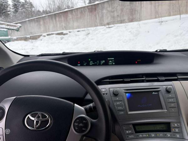 Zaļš Toyota Prius 2013 Viļņa, ar dzinēja tilpumu 1.80 L un nobraukumu 320 tūkst. km par 6999 €, foto 7 vietnē AUTOMOTO.COM.LV
