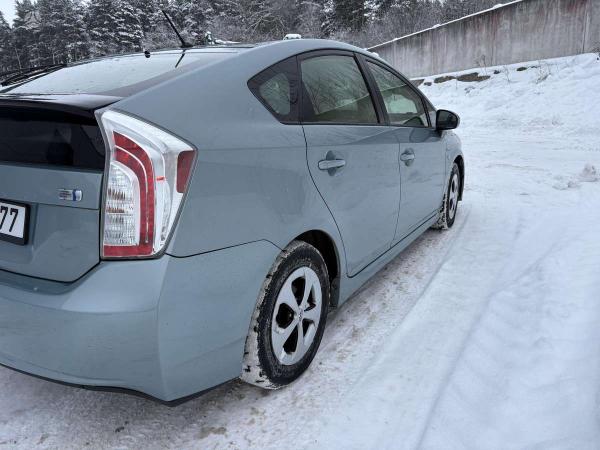 Zaļš Toyota Prius 2013 Viļņa, ar dzinēja tilpumu 1.80 L un nobraukumu 320 tūkst. km par 6999 €, foto 10 vietnē AUTOMOTO.COM.LV