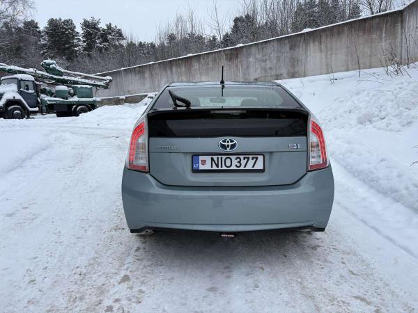 Zaļš Toyota Prius 2013 Viļņa, ar dzinēja tilpumu 1.80 L un nobraukumu 320 tūkst. km par 6899 €, foto 11 vietnē AUTOMOTO.COM.LV