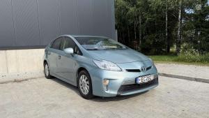 Green Toyota Prius 2014 in Vilnius, with an engine capacity of 1.80 L and mileage of 212 thousand km for 7350 €, photo  on AUTOMOTO.COM.LV