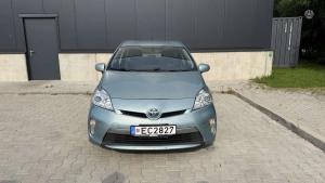 Green Toyota Prius 2014 in Vilnius, with an engine capacity of 1.80 L and mileage of 212 thousand km for 7350 €, photo 3 on AUTOMOTO.COM.LV