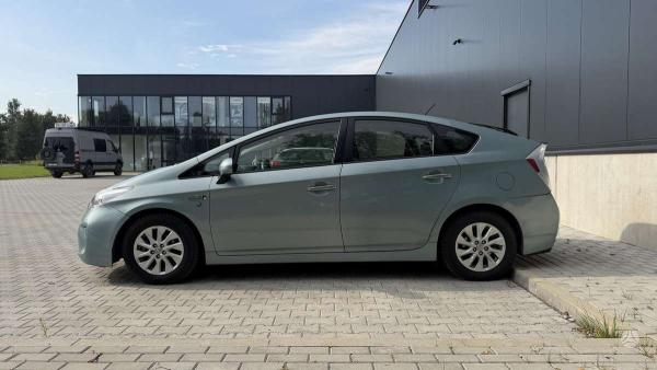 Zaļš Toyota Prius 2014 Viļņa, ar dzinēja tilpumu 1.80 L un nobraukumu 212 tūkst. km par 7350 €, foto 4 vietnē AUTOMOTO.COM.LV