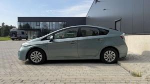 Green Toyota Prius 2014 in Vilnius, with an engine capacity of 1.80 L and mileage of 212 thousand km for 7350 €, photo 5 on AUTOMOTO.COM.LV