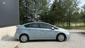 Green Toyota Prius 2014 in Vilnius, with an engine capacity of 1.80 L and mileage of 212 thousand km for 7350 €, photo 6 on AUTOMOTO.COM.LV