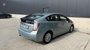 Green Toyota Prius 2014 in Vilnius, with an engine capacity of 1.80 L and mileage of 212 thousand km for 7350 €, photo 9 on AUTOMOTO.COM.LV